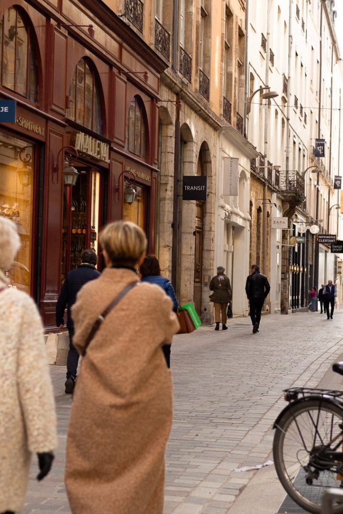 Place Bellecour: a must-see in Lyon - Globe Cecil